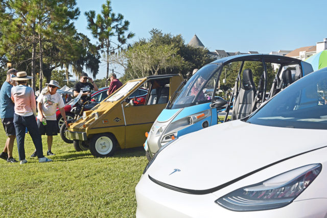 Crowds Turn Out for Electric Vehicle Exhibit at Central Park · the32789